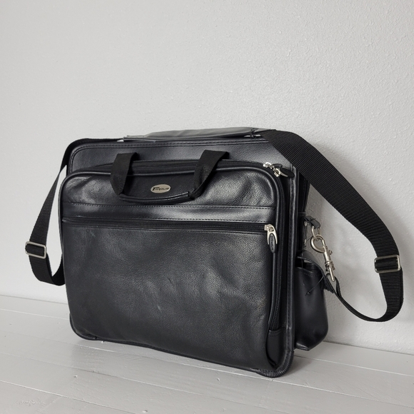 Targus | Bags | Targus Mens Laptopwork Bag | Poshmark